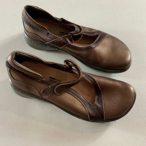 Naot | Shoes | Naot Mary Jane Bronze Leather Comfortable Round Toe ...